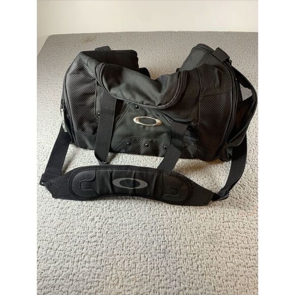 Oakley | Bags | Oakley Small Duffel Bag Shoulder Gym Travel Day Black ...